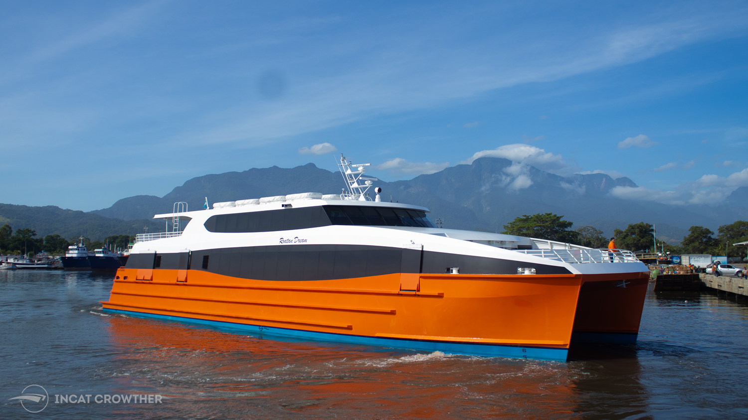 New Low Draft Catamaran Now Operating on Busy Honduran Tourist Route ...